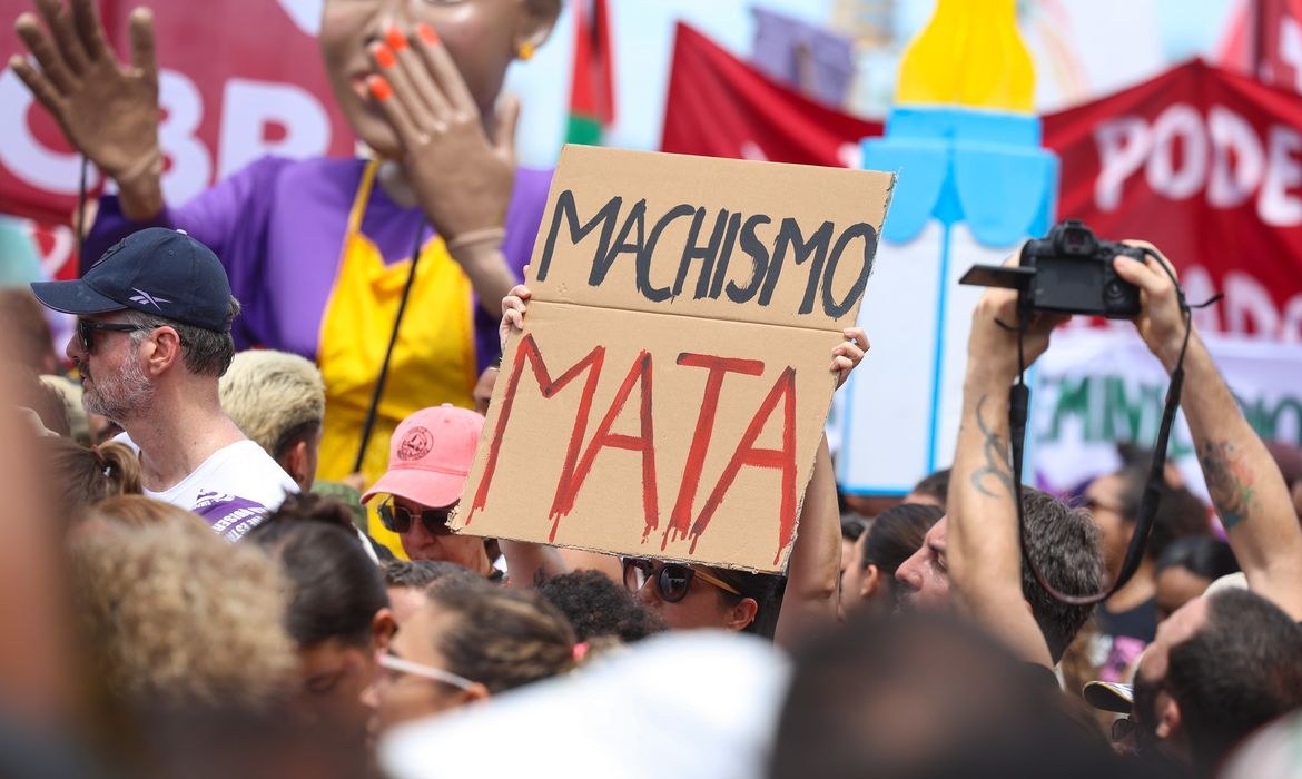 PF investiga vídeos no TikTok que promovem violência contra mulheres ...